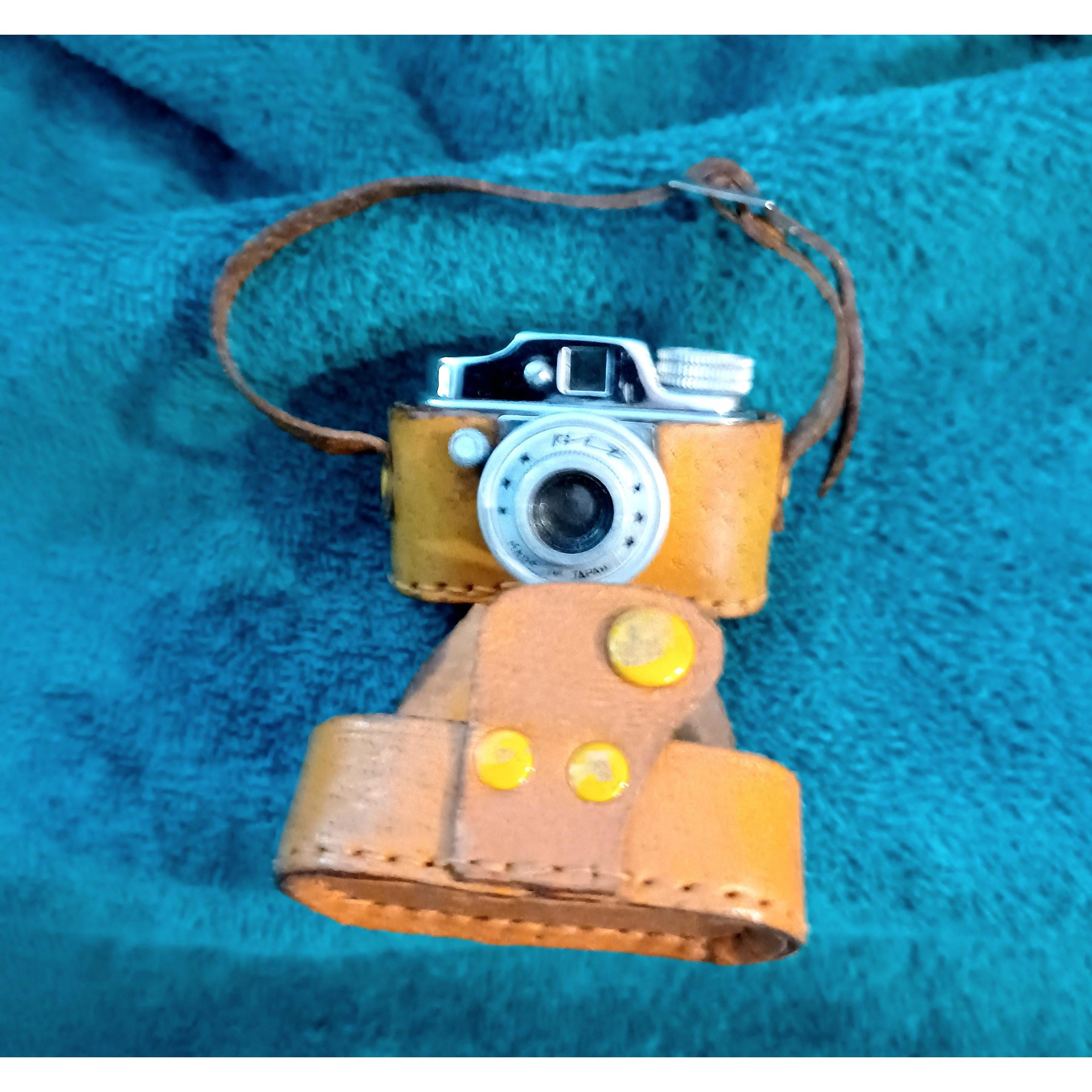 Vintage Mini SPY CAMERA MINIATURE HIT Made In JAPAN w Leather Case