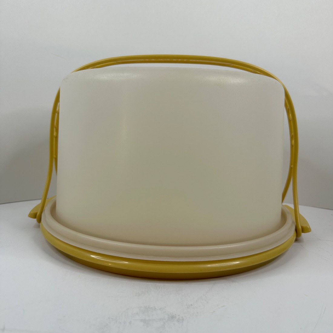 Tupperware Cake Taker Carrier Holder Harvest Gold #683, 684 w/ handle ...