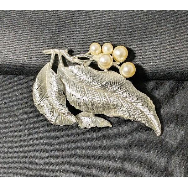 Vintage 1966 Sarah Coventry Silvery Splendor Brooch - Signed