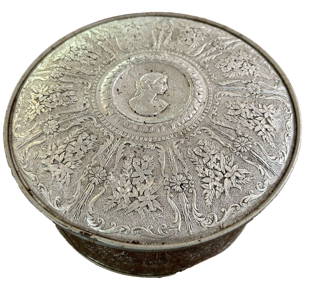 Vintage Guildcraft New York Tin Round Fruitcake or Sewing Tin