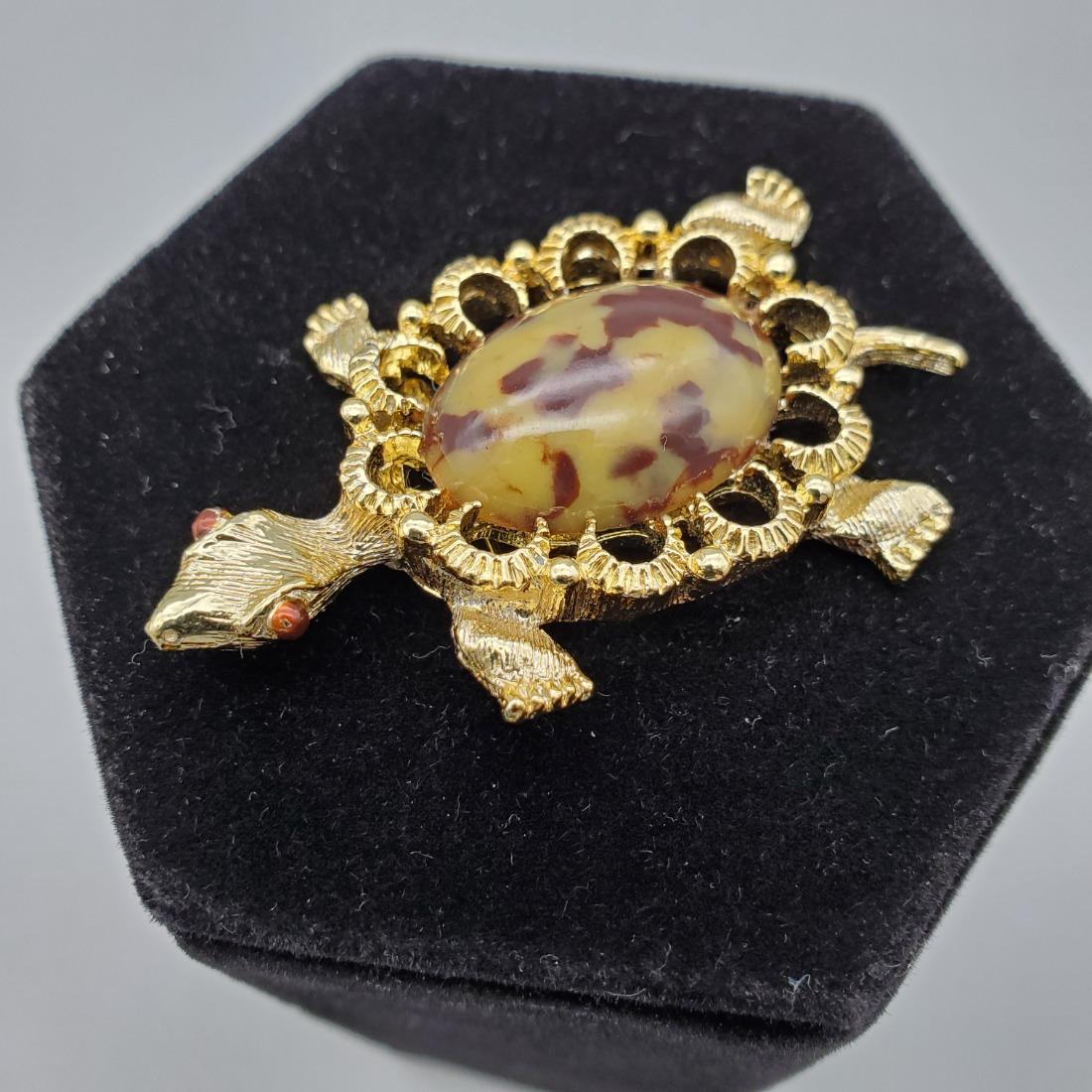 Vintage Brooch Gerrys Turtle Faux Tortoise Shell Cabochon Tortoise Pin EUC