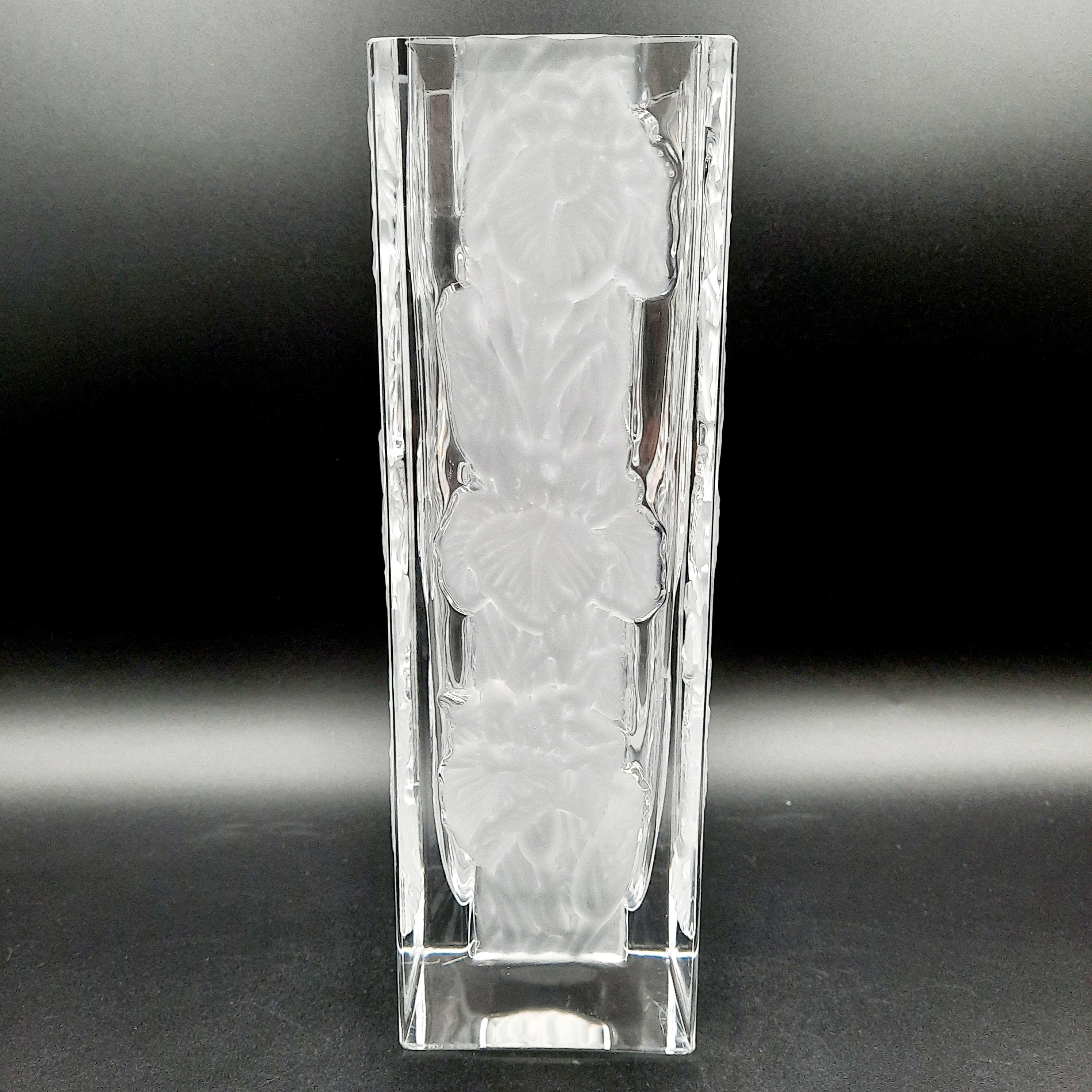 Hoya Japan Frosted Floral Crystal Vase