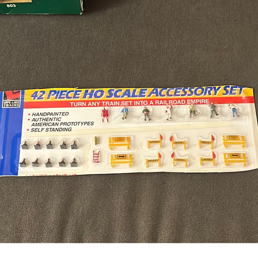 29 Piece HO Scale Accessory Set For Model Railroad