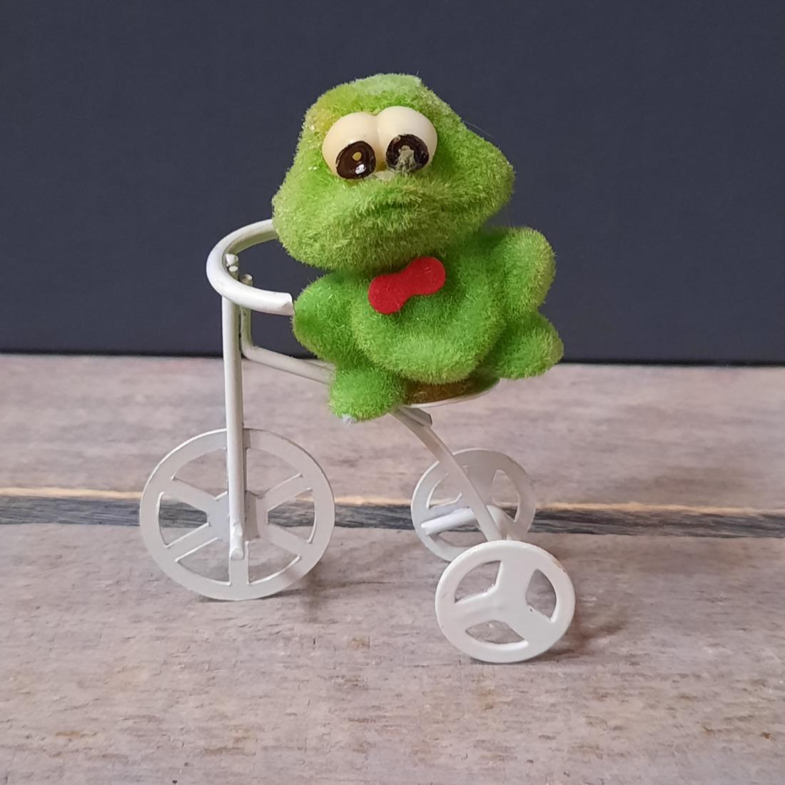 Vintage Russ Berrie Pixie Town Flocked Frog Riding Tricycle Figurine