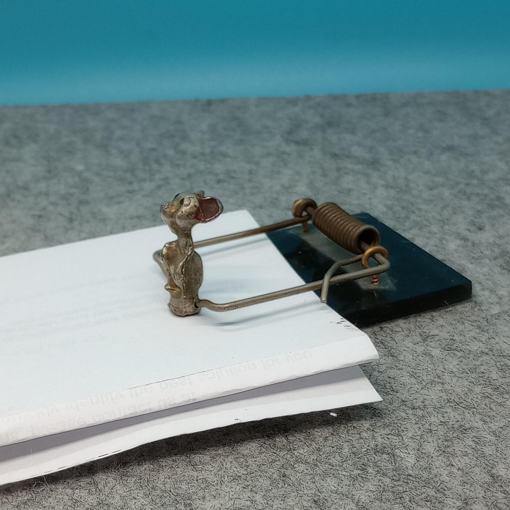 Mouse Trap Paper Holder