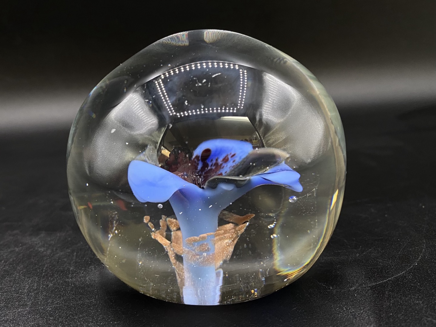 Beautiful Signed & Dated Whitehead 1998 Art Glass 3.5” Paperweight