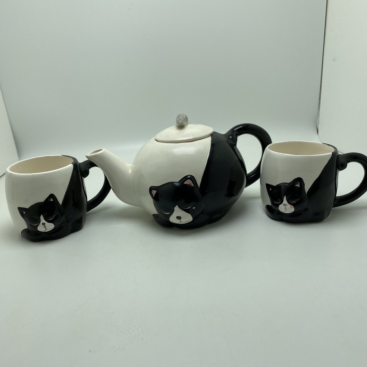 Tuxedo Cat Teapot With 2 Kitten Mugs