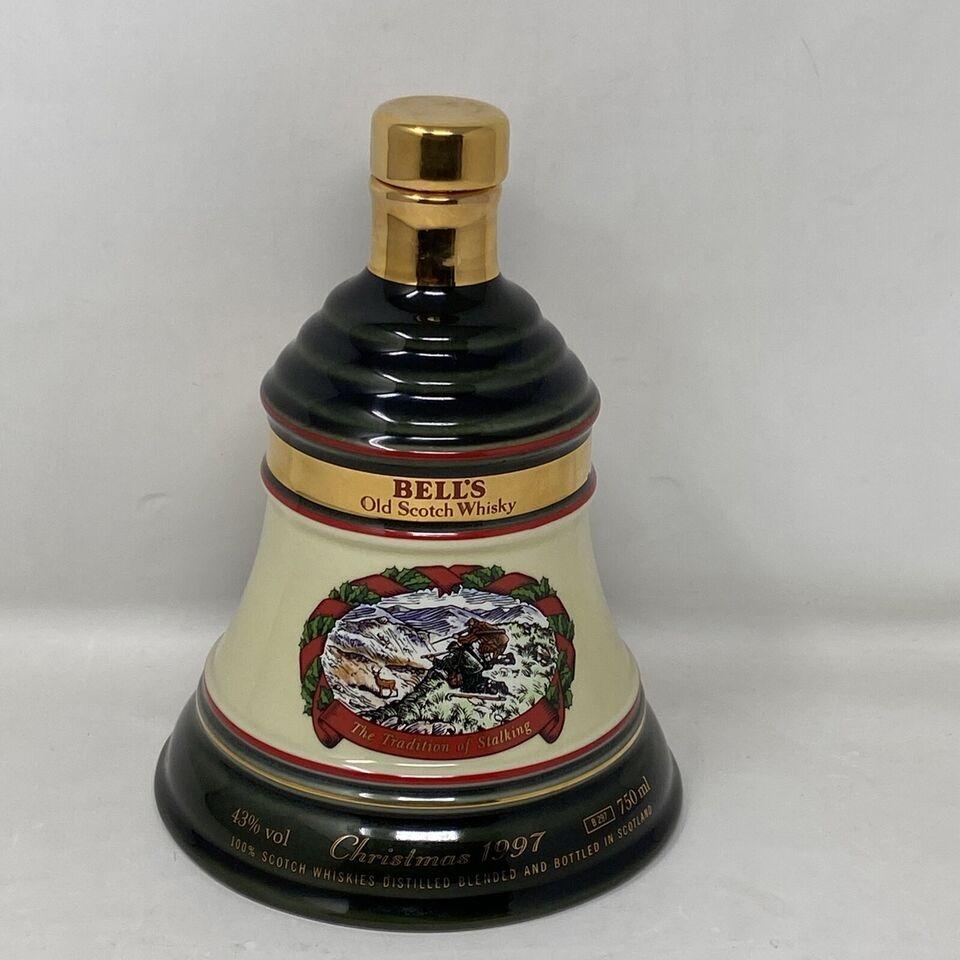 Bell's Old Scotch Whiskey Arthur Bell & Sons Decanter Christmas 1997