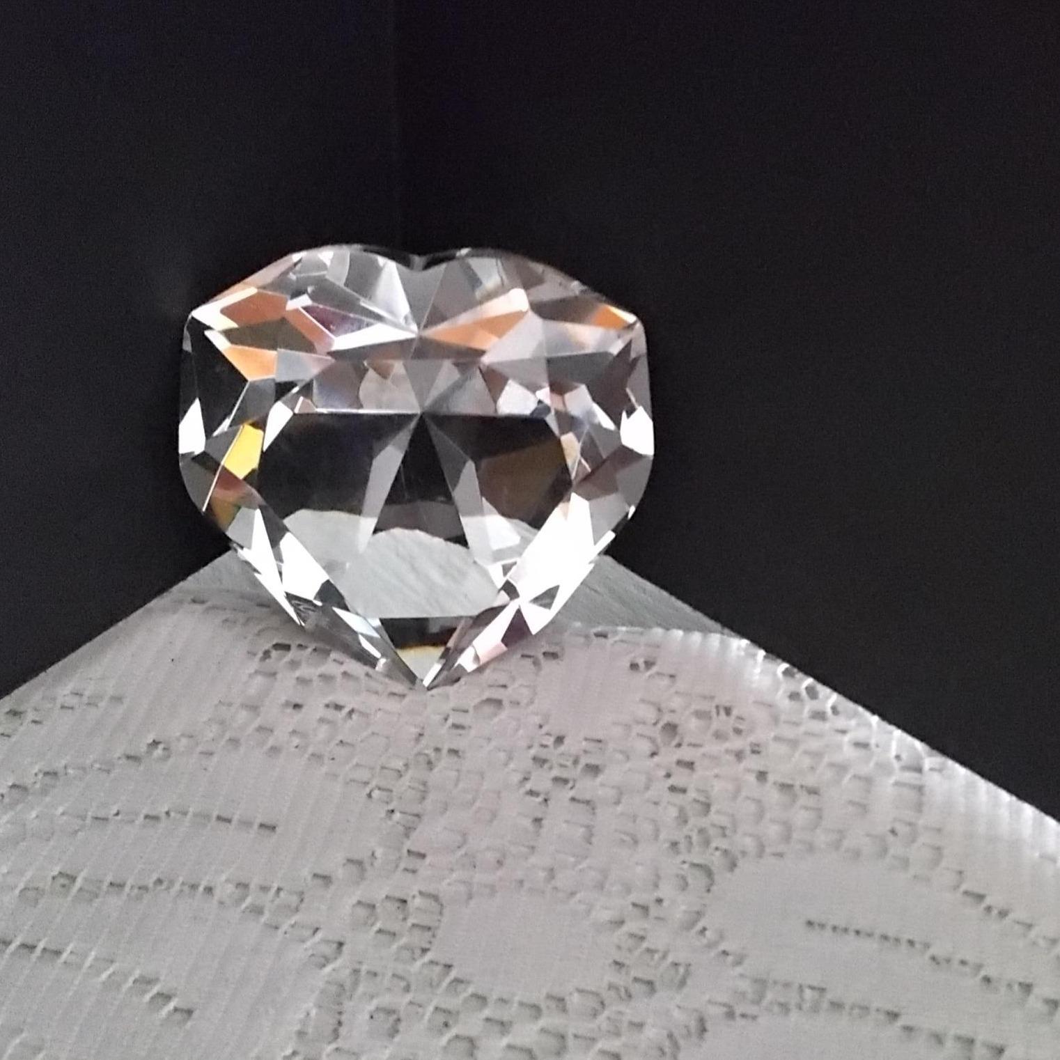 Oleg Cassini Crystal Glass Solitaire Diamond Paperweight Signed