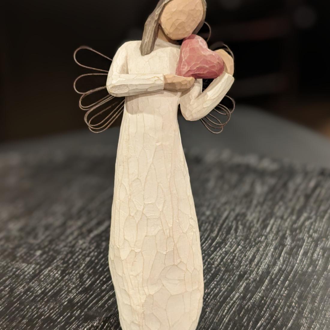 Willow Tree Demdaco “Angel Of The Heart” 2000 Susan Lordi 8" H