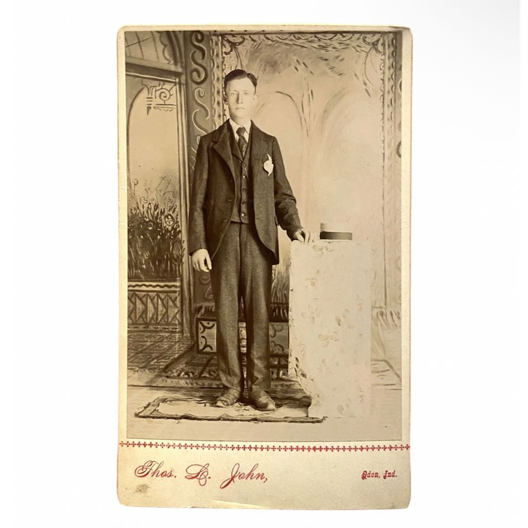 1910s Cabinet Card Edwardian Era Man In Suit Photograph-Early-20th Century
