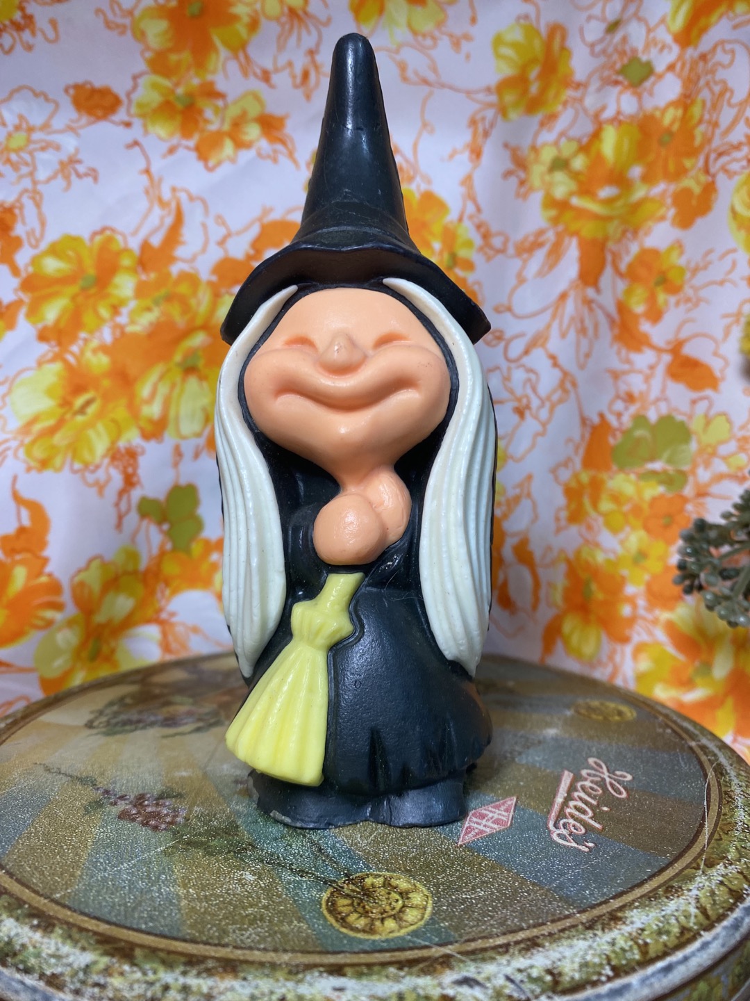 1980s Wizard Cute Witch