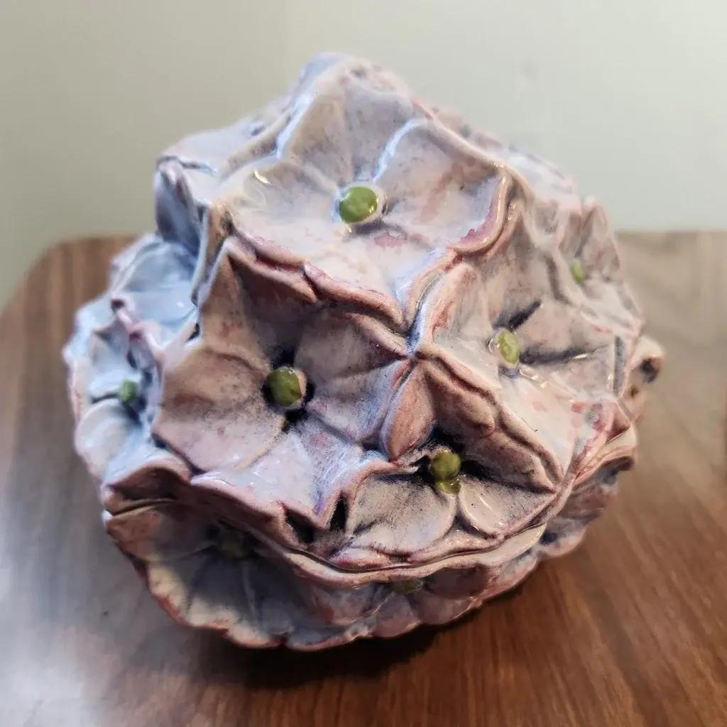 Vietri Inc Hydrangea Ceramic Trinket Box. Made in Italy